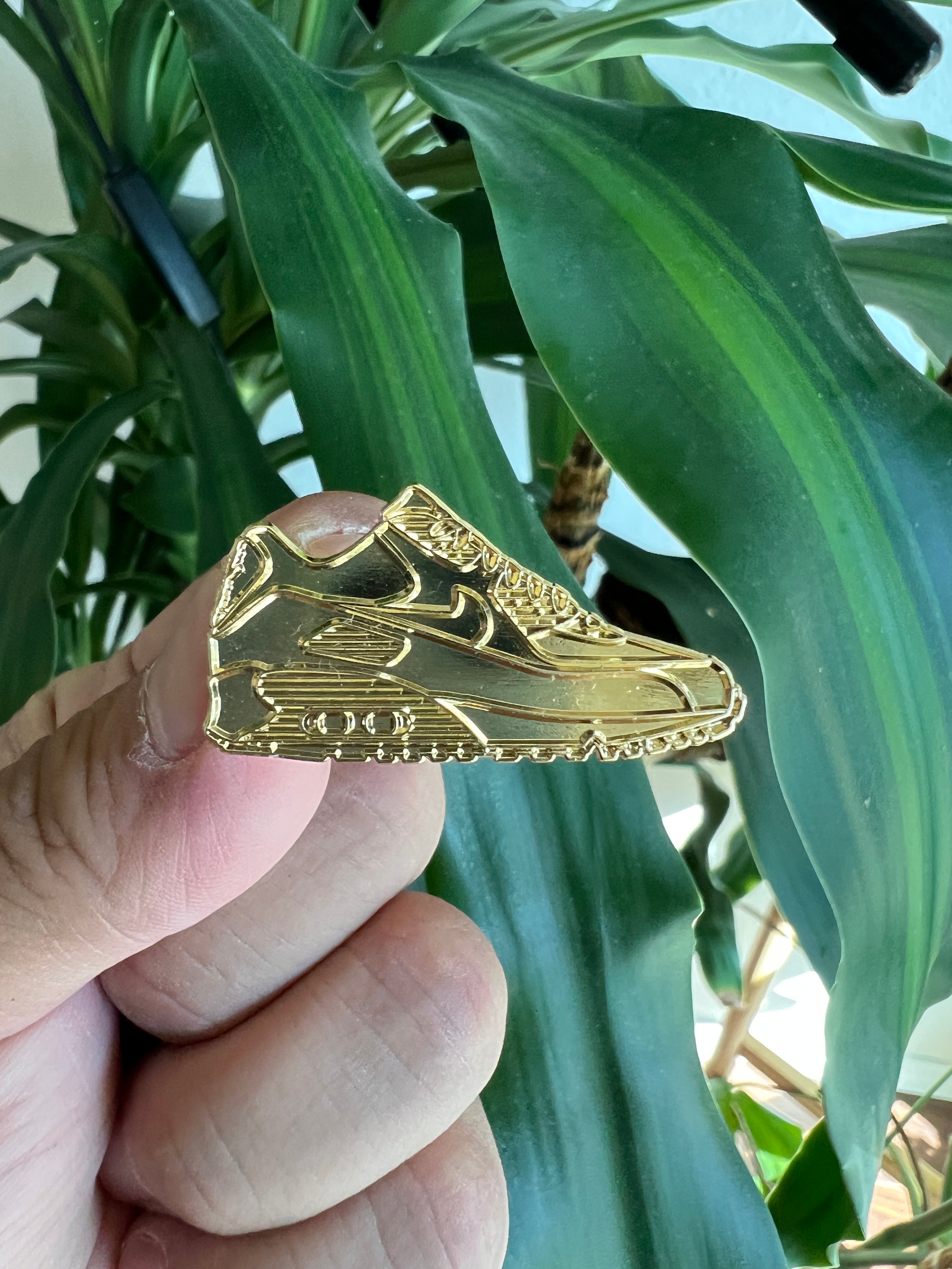 Airmax 90 Gold Soft Enamel Pin – Hype Pins