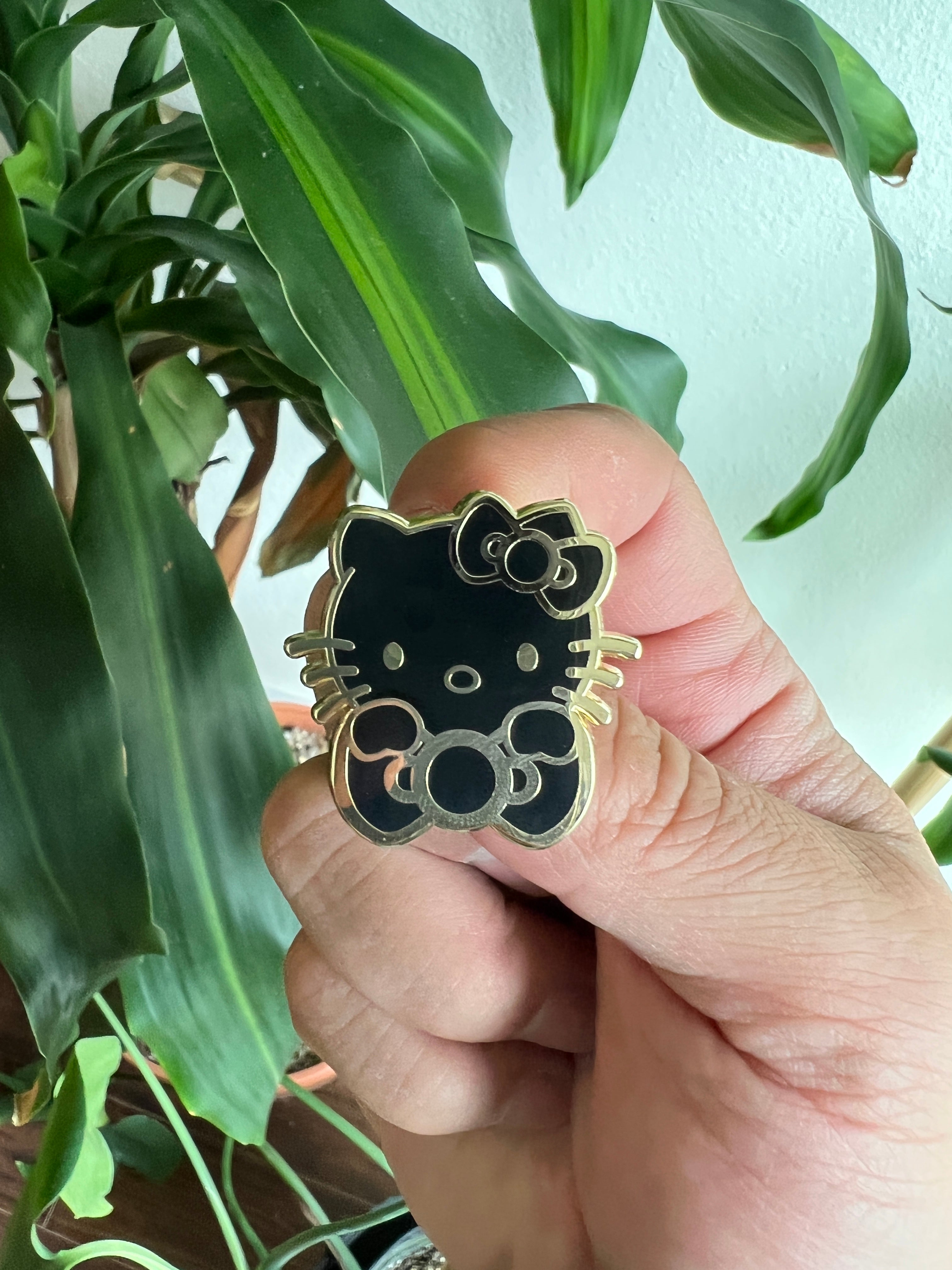 *Peeking Kitty Black & Gold Hared Enamel Pin – Hype Pins